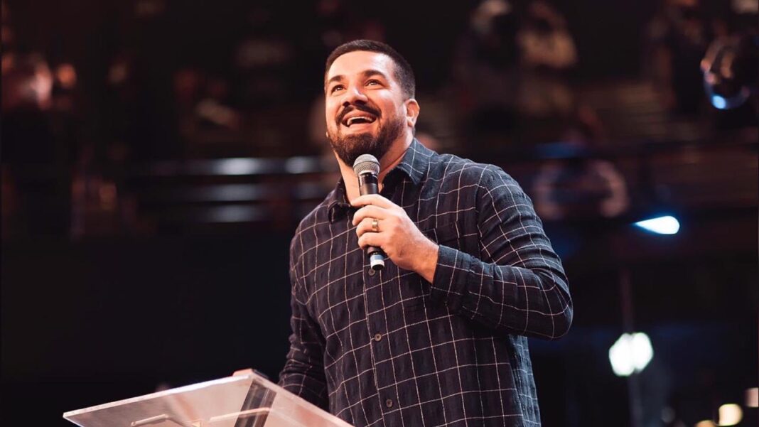 Pastor Felippe Valadão é criticado por comemorar aniversário em fazenda ...