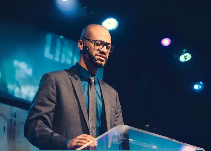 Ex-jogador do Figueirense, Michel Simplício lança livro devocional ...